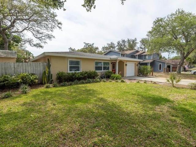 10300 Nina St, Seminole, FL 33778