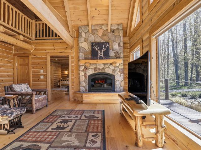 10301 Mountain View Trail