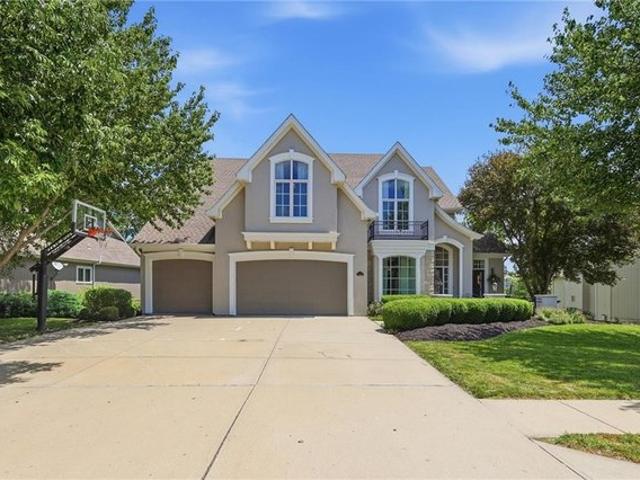 10301 N Brooklyn Ave, Kansas City, MO 64155