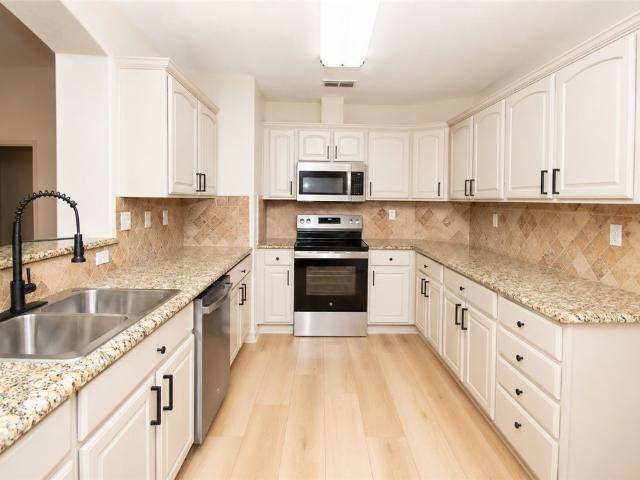 10302 Hill Country