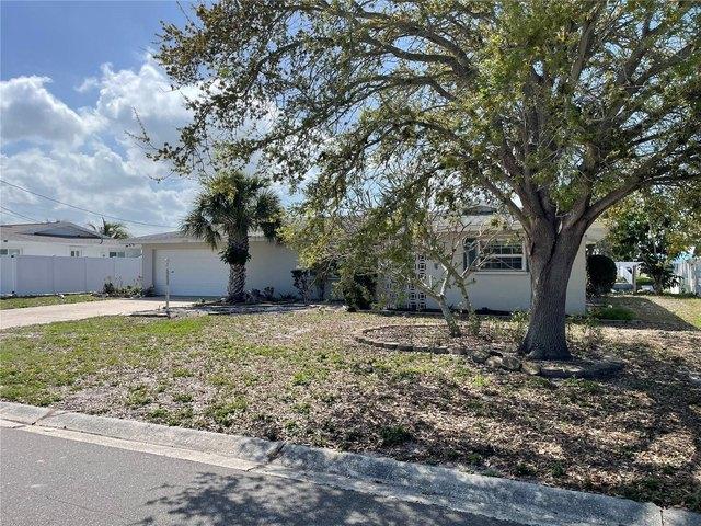 10307 Sandpiper Rd W, Bradenton, FL 34209
