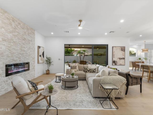 10304 e acacia drive