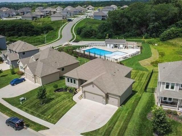 10308 N Corrington Ave, Kansas City, MO 64156
