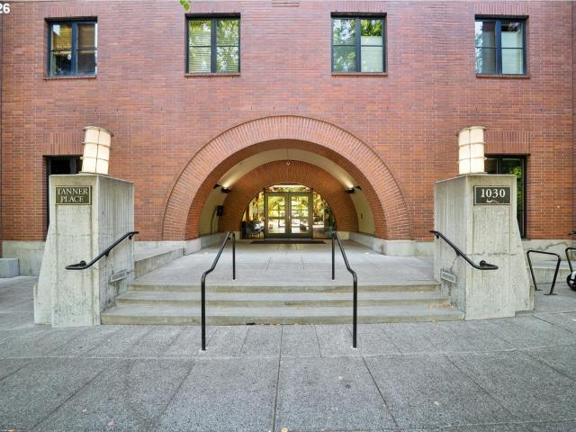 1030 NW Johnson ST # 323