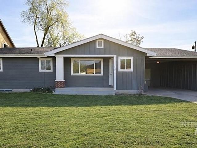 1030 N 6th E, Mountain Home, ID 83647