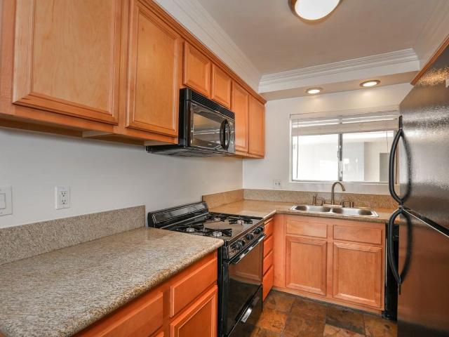 1030 N Orange Grove Ave. 2 Bedroom Apartment for Rent at 1030 N Orange Grove Ave, West Hollywood, CA 90046 West Hollywood