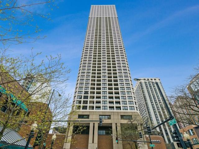 1030 N State St Apt 5M, Chicago, IL 60610