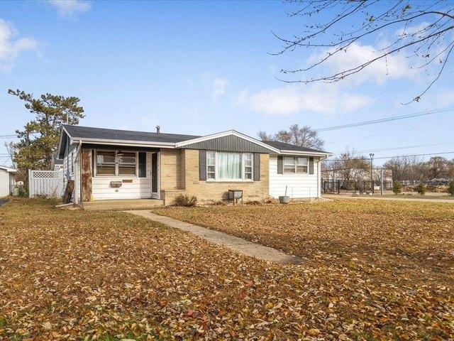 1030 Anna Ave, Machesney Park, IL 61115