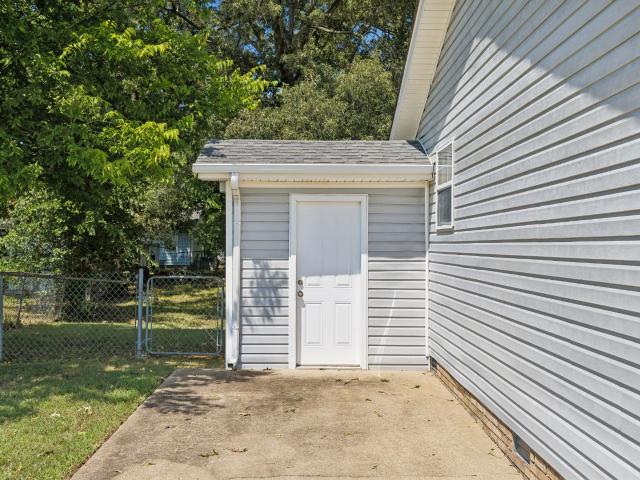 1030 Bush Ave