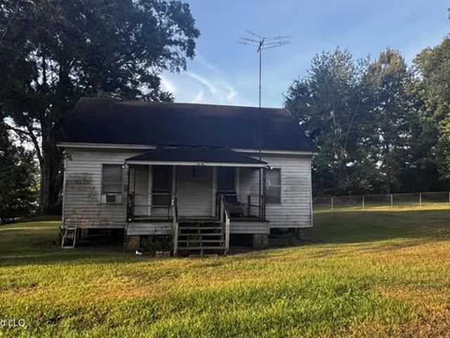1030 Cherry Dr, McComb, MS 39648