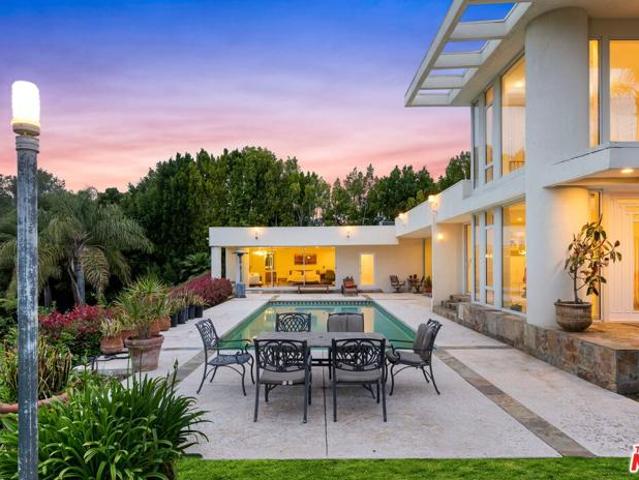1030 Della Dr, Beverly Hills, CA 90210