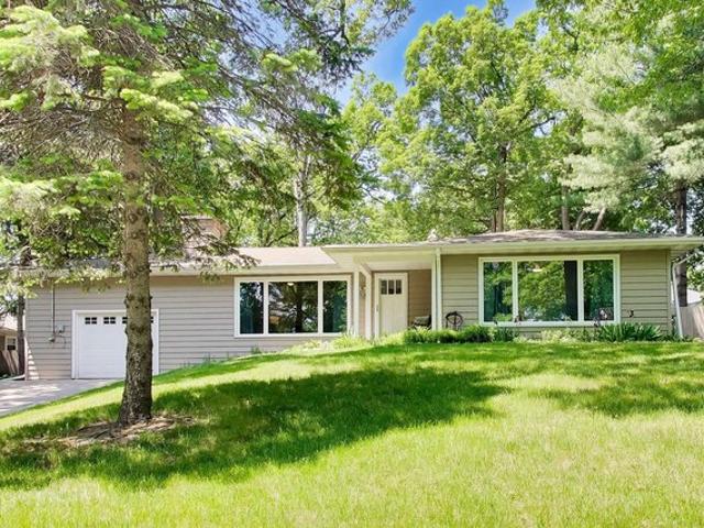 1030 Jenkins Dr, Fontana, WI 53125