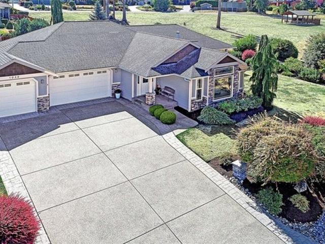 1030 Kingswood Dr, Camano Island, WA 98282