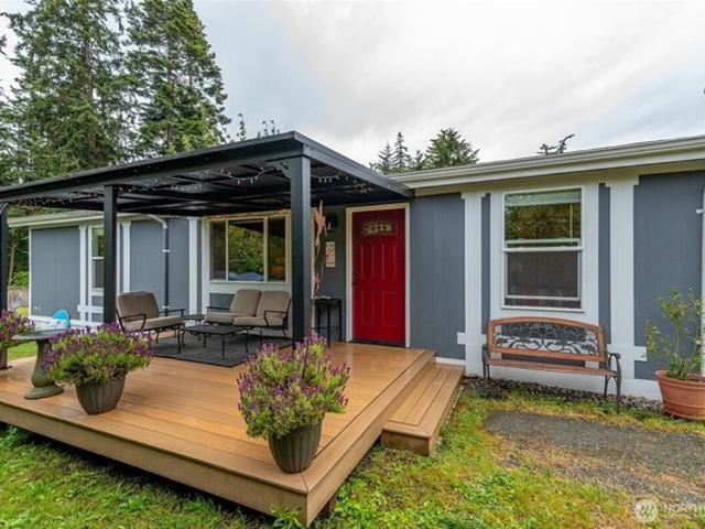 1030 Timber Ln, Freeland, WA 98249