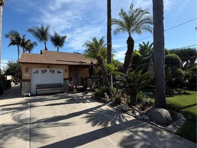 1030 W Glenwood Pl, Santa Ana, CA 92707