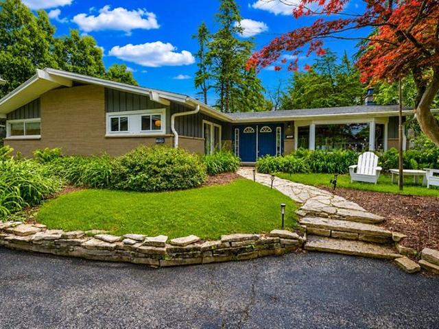 1030 W Riverview Dr, Glendale, WI 53209