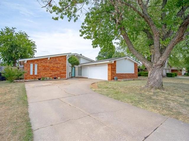 10312 Fairfax Ln, Yukon, OK 73099