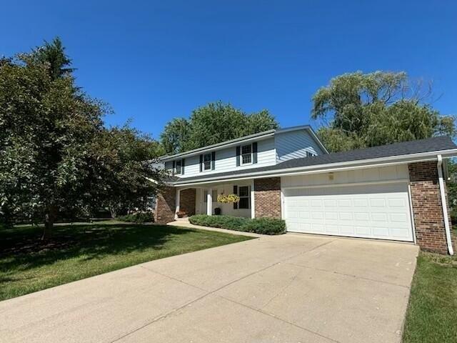 10312 N Versailles Ct, Mequon, WI 53092