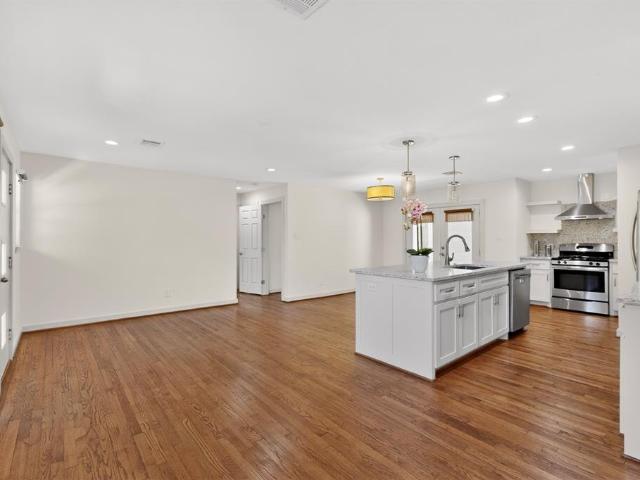 10314 Baronne Circle