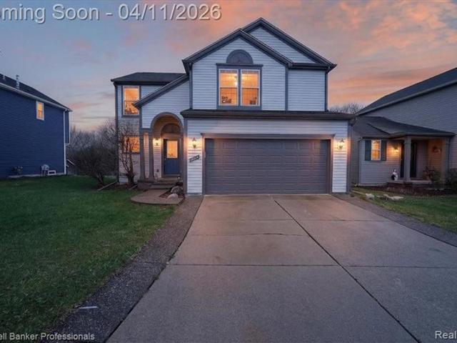 10314 Edgewater Trl, Grand Blanc, MI 48442