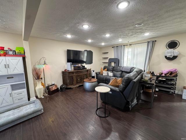 10314 Starhaven Cir, Indianapolis, IN 46229 | Compass