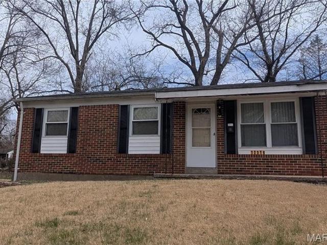 10316 Royal Dr, Moline Acres, MO 63136