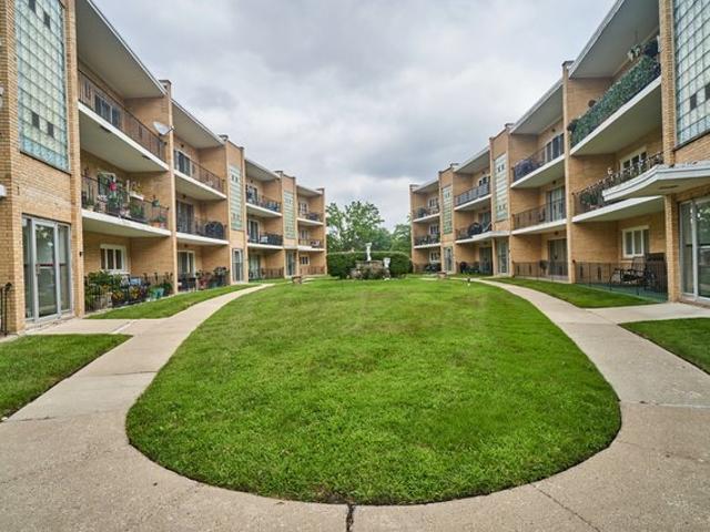 10316 S Pulaski Rd Unit 203, Oak Lawn, IL 60453