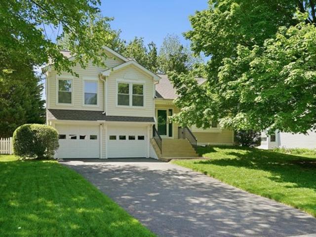 10319 Lee Manor Dr, Manassas, VA 20110