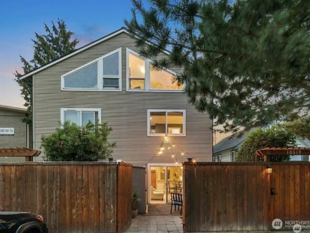 10319 Midvale Ave N Apt A, Seattle, WA 98133