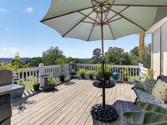1031 Montcrest Dr