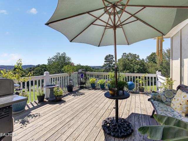 1031 Montcrest Drive