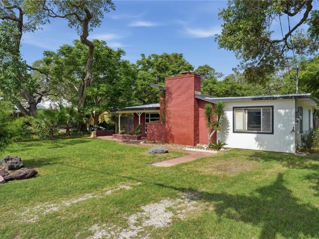1031 N Live Oak