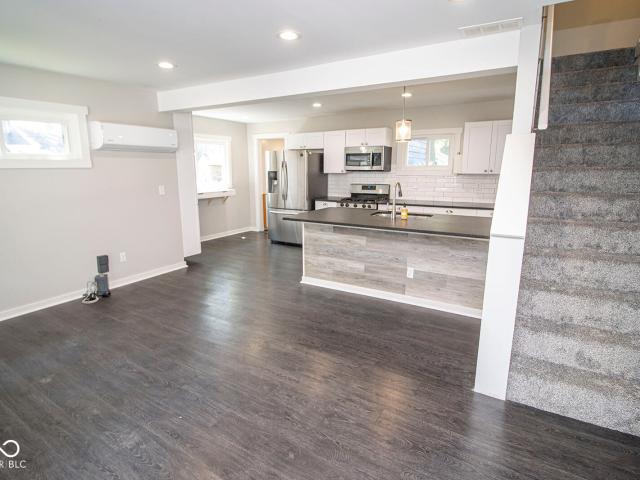 1031 N Walnut