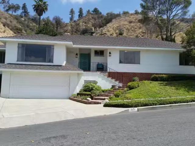 1031 Amherst Dr, Burbank, CA 91504