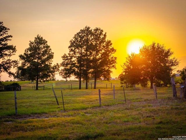 1031 Angel Lake Estates Rd, Alleyton, TX 78935