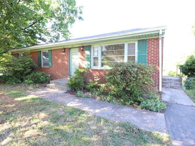 1031 Broadhill Dr, Vinton, VA 24179