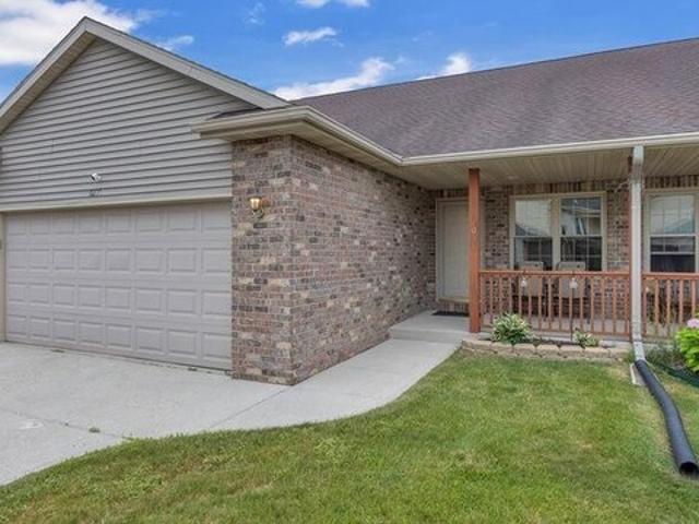 1031 Covington Dr, Sheboygan Falls, WI 53085
