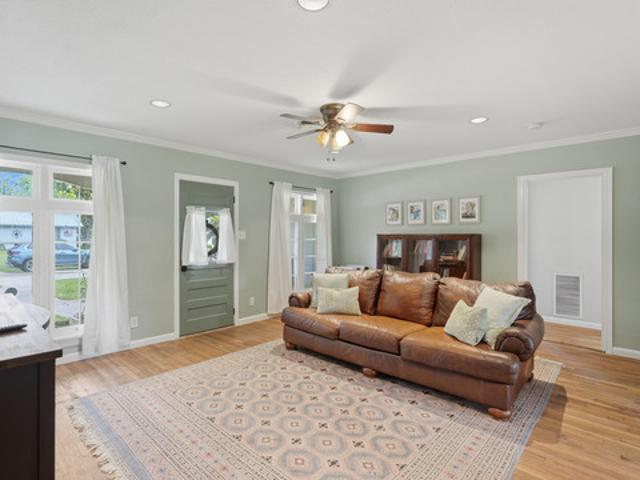1031 E Walnut