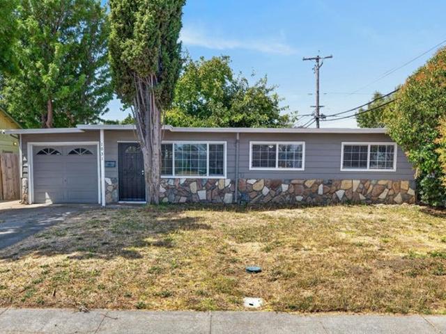 1031 Harding St, Fairfield, CA 94533