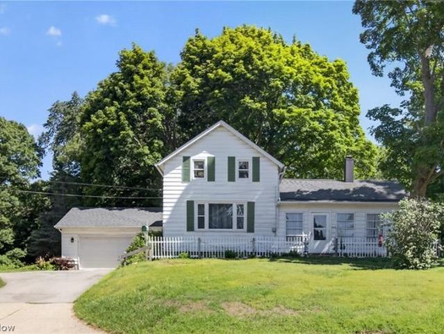 1031 Park Ave, Amherst, OH 44001