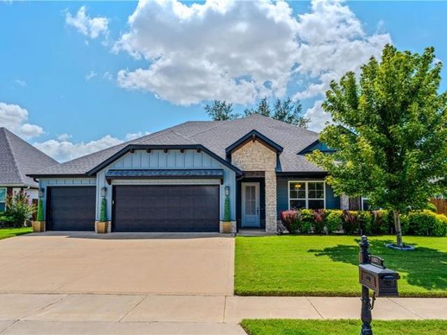 1031 Red Maple St, Centerton, AR 72719