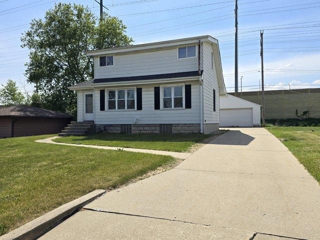 1031 S 98th St, West Allis, WI 53214