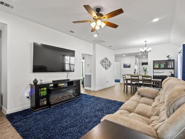 1031 W Gandy St, Denison, TX 75020 | MLS #21053