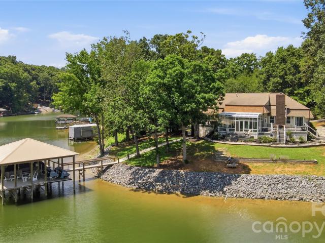 1031 Woodlake Lane