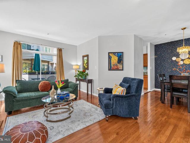 10323 Royal Woods
