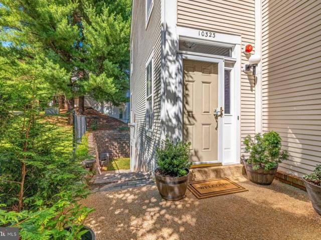 10323 Royal Woods Ct, Montgomery Village, MD 20886