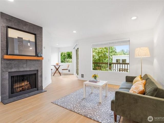 10320 SE 6th St Apt B6, Bellevue, WA 98004