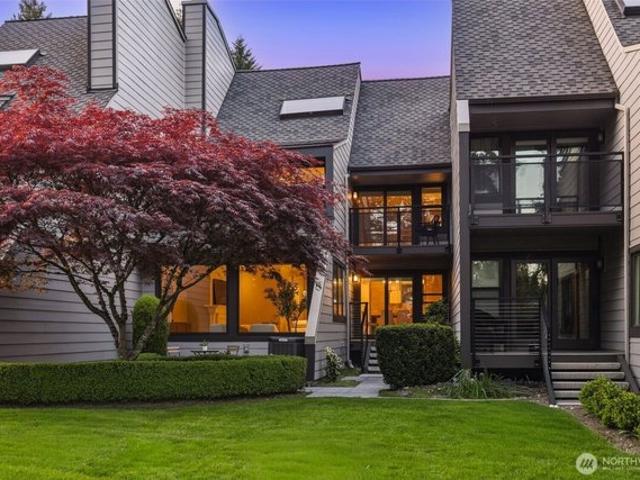 10327 NE 19th Pl, Bellevue, WA 98004