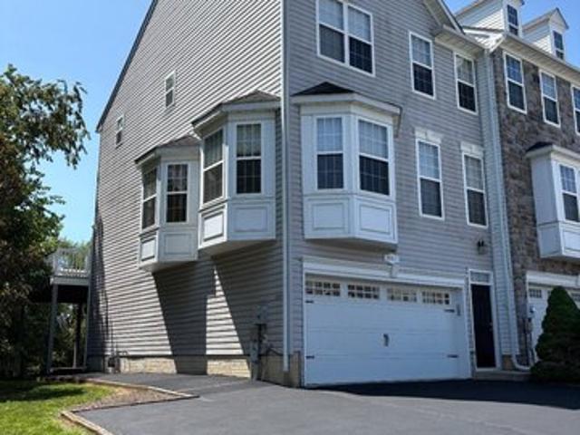 10325 Lantern Ln, Hagerstown, MD 21740