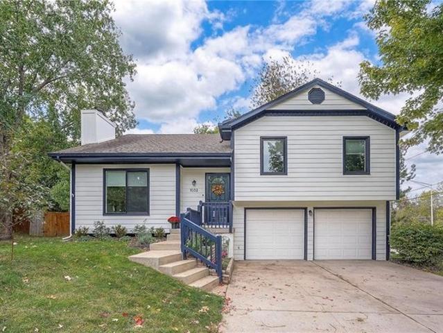 1032 NE Bristol Dr, Lee's Summit, MO 64086